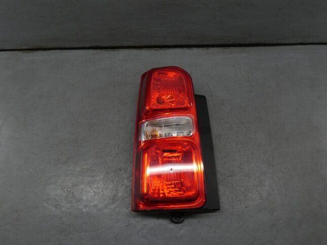 Peugeot Expert Drivers Offside Rear Tail Light 1.5HDI 2020 - 9808243180 ...