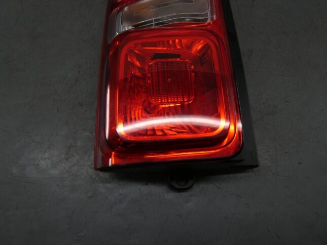 Peugeot Expert Drivers Offside Rear Tail Light 1.5HDI 2020 - 9808243180 ...