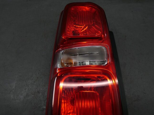 Peugeot Expert Drivers Offside Rear Tail Light 1.5HDI 2020 - 9808243180 ...