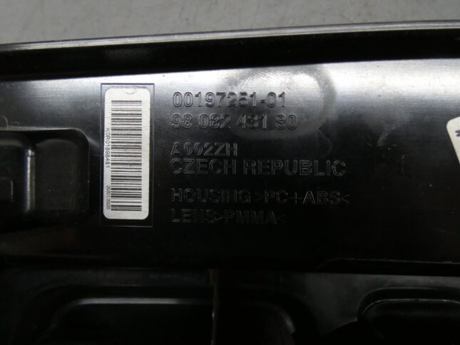 Peugeot Expert Drivers Offside Rear Tail Light 1.5HDI 2020 - 9808243180 ...