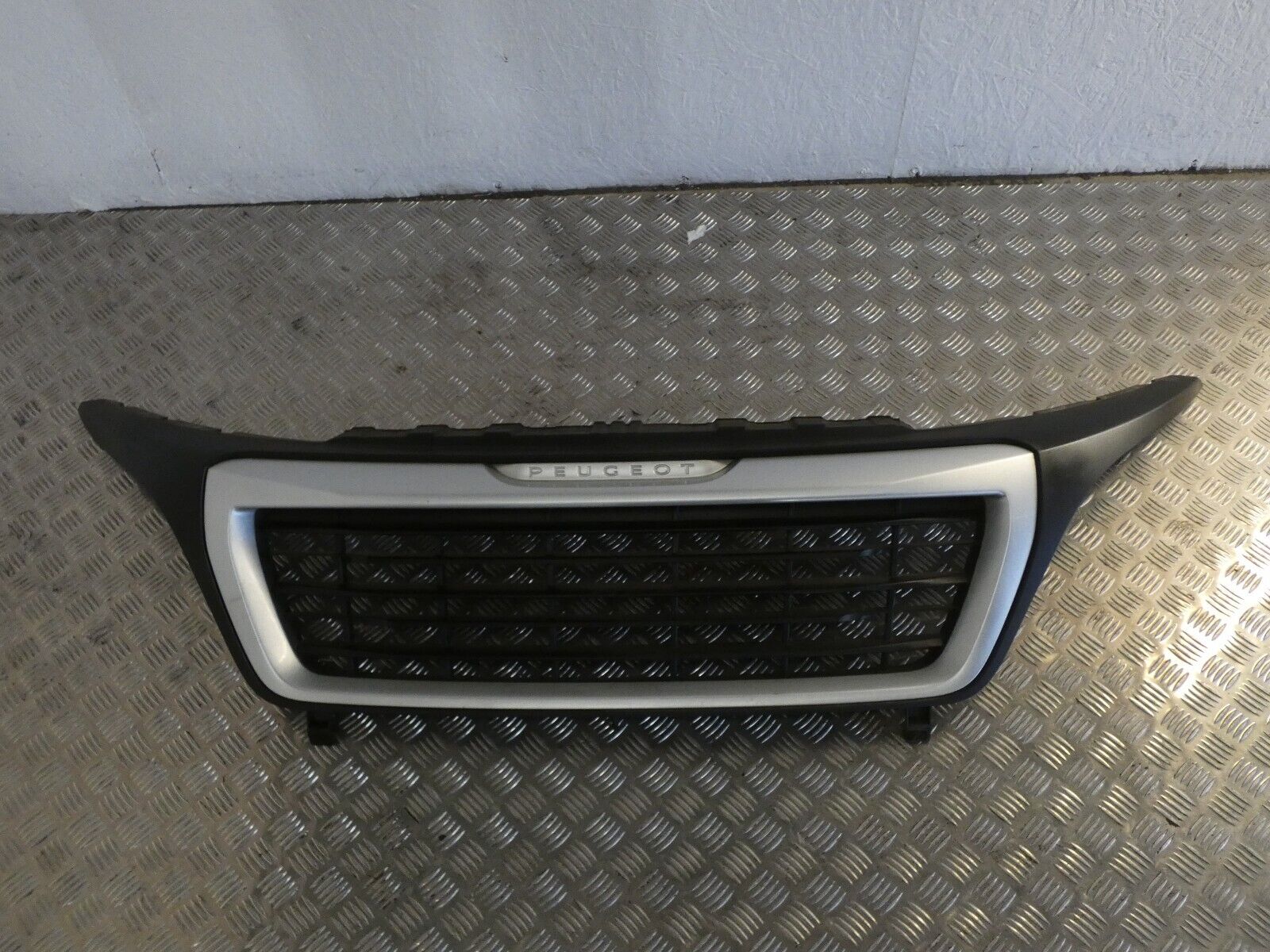 Peugeot Boxer Front Grill Grille 2.0HDI 2017 - Chrispin's Used Car Spares