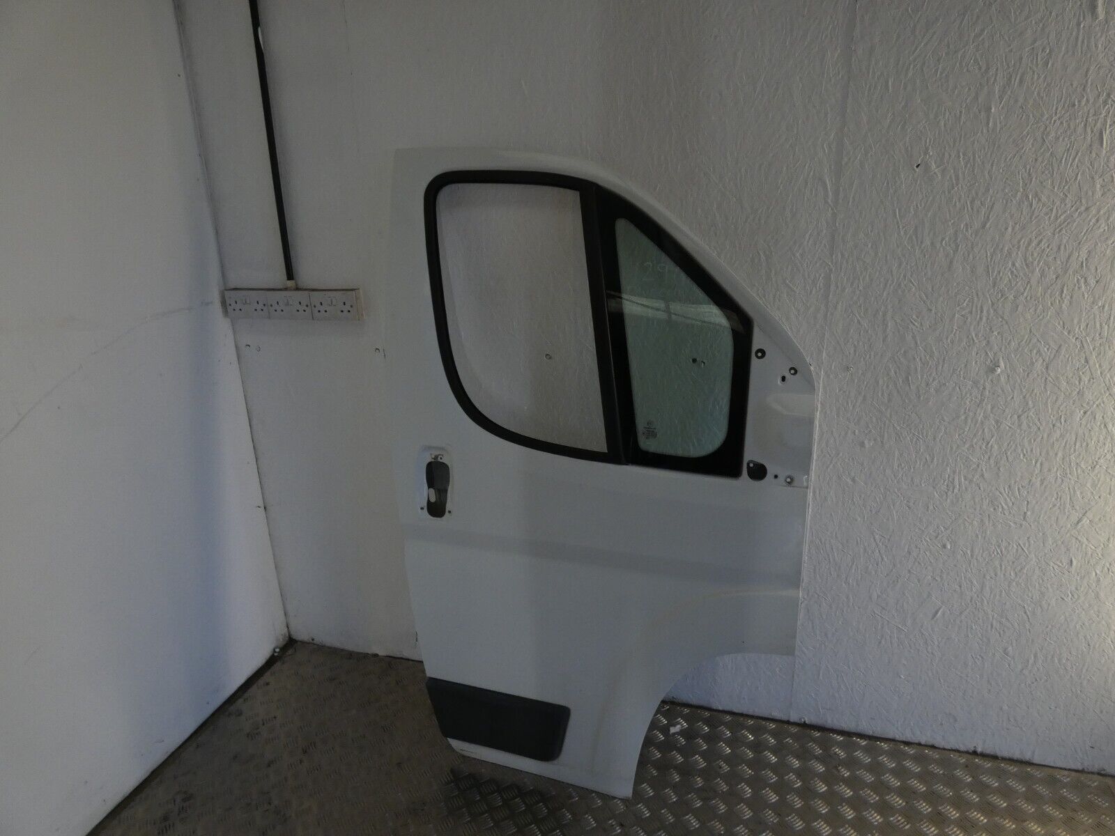 Peugeot Boxer Drivers Offside Front Door 2.0HDI 2017 (WHITE) - Chrispin ...