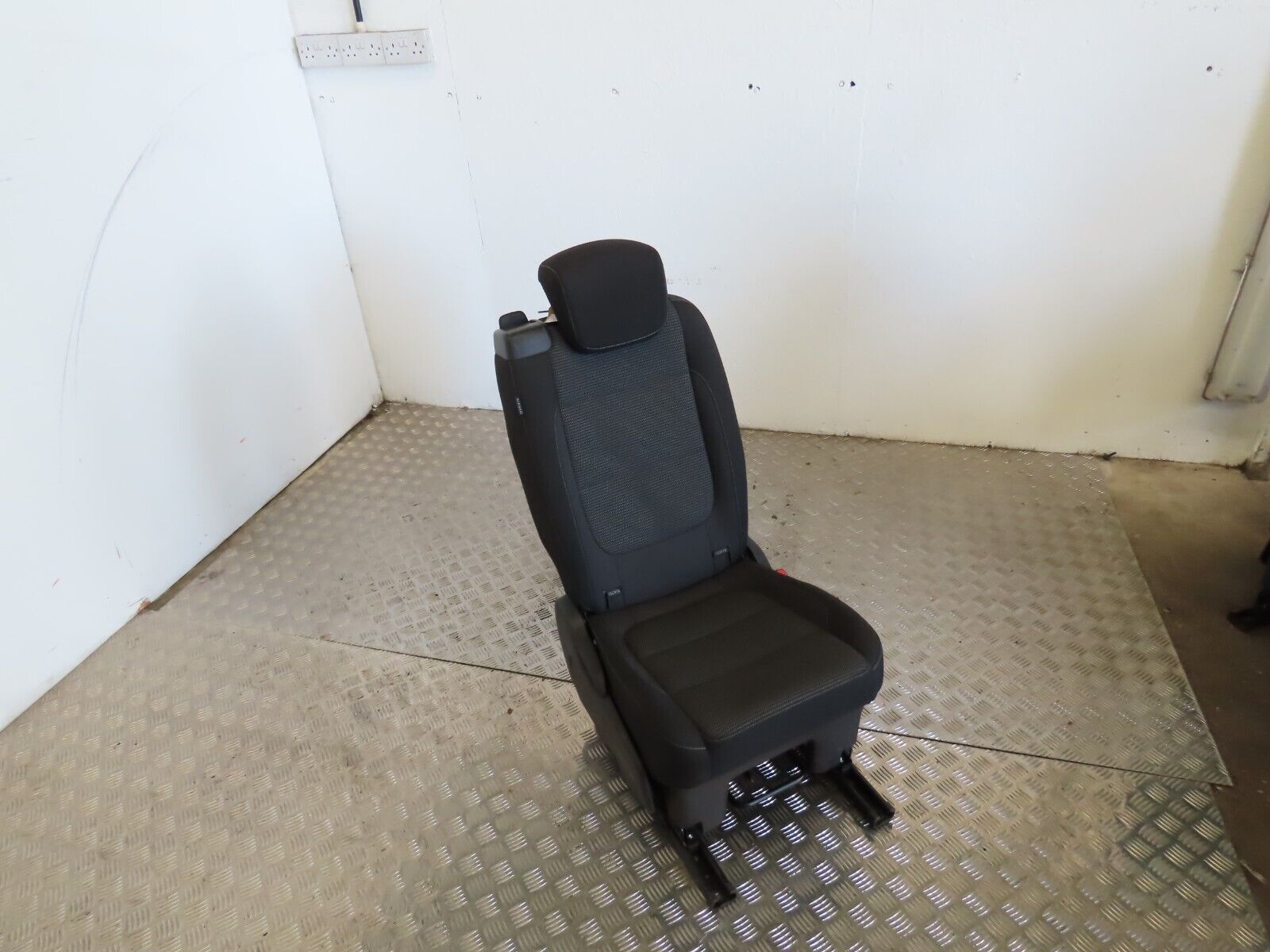 VW Volkswagen Sharan Drivers Offside Rear 2nd Second Row Seat 2.0TDI ...