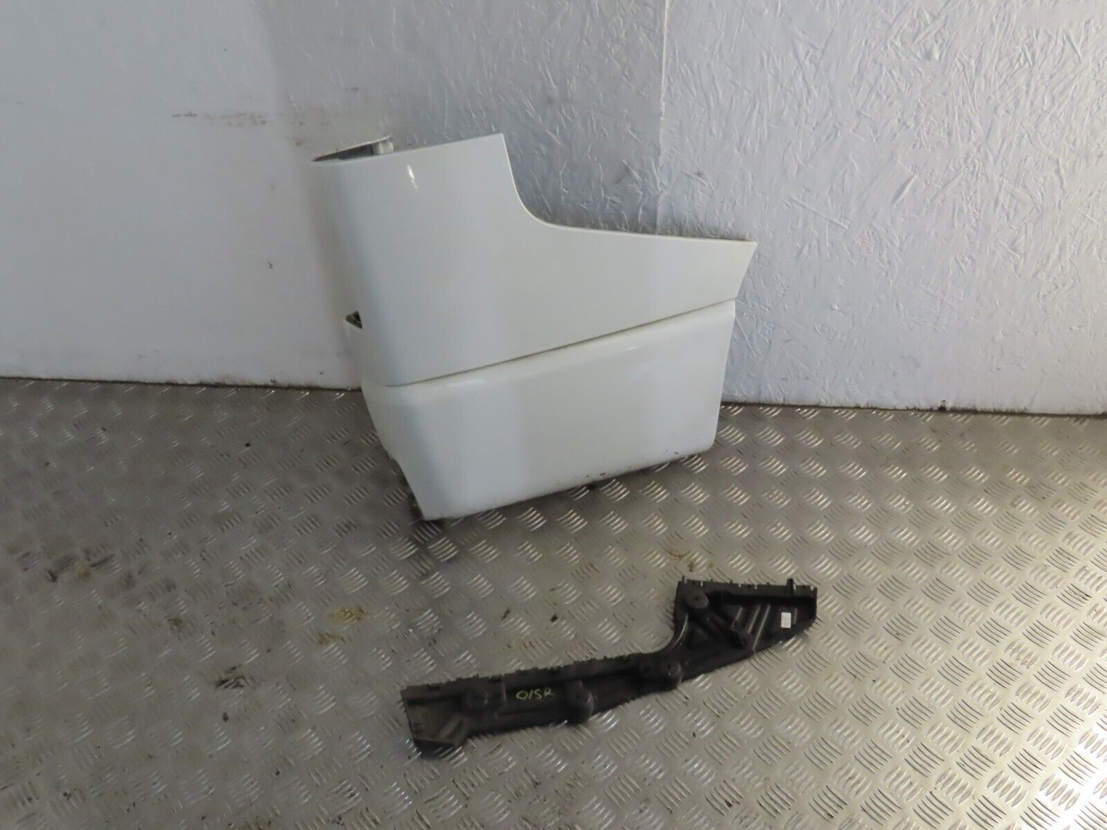 Vauxhall Vivaro Drivers Offside Rear Bumper Corner Trim Panel 2019 ...