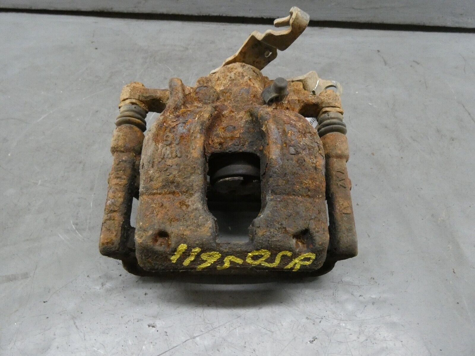 MAN TGE Drivers Offside Rear Brake Caliper 2.0TDI 2019 - Chrispin's ...