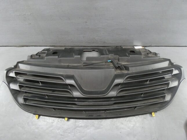 Renault Trafic Front Grill Grille 1.6DCI 2015 - Chrispin's Used Car Spares