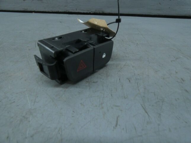 Renault Trafic Hazard Warning Light Switch 2.0DCI 2020 - Chrispin's ...