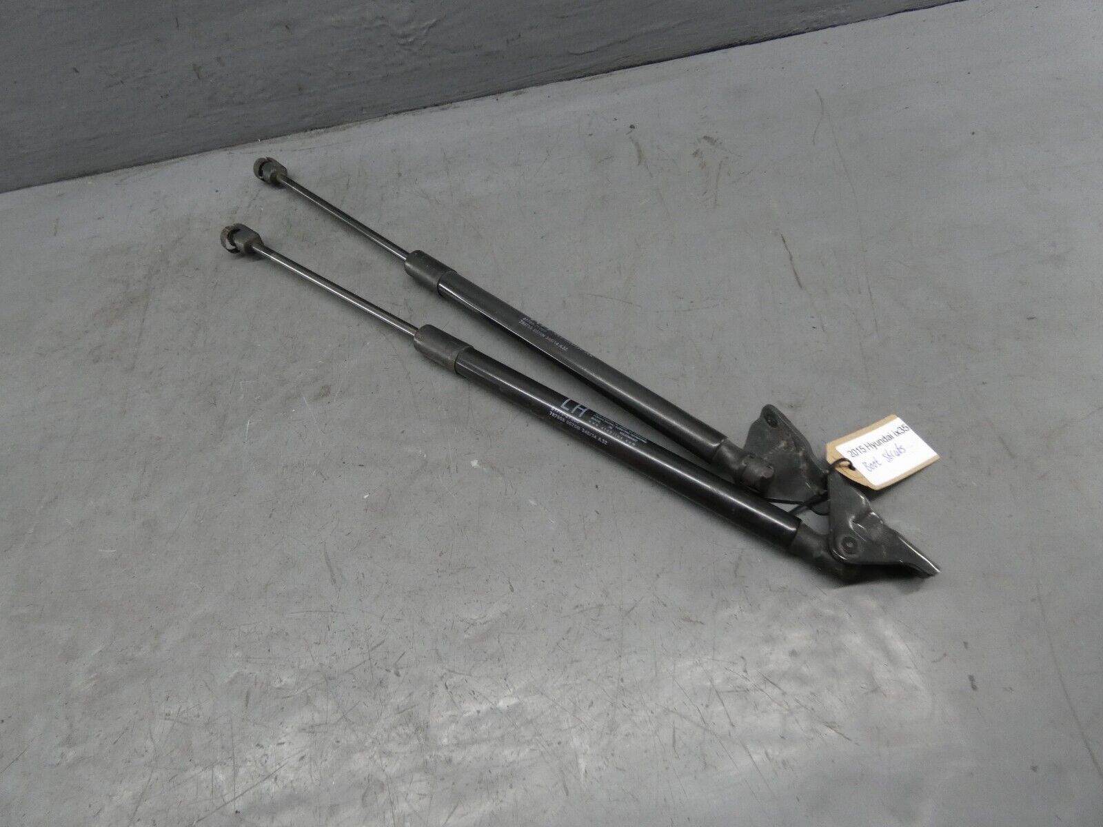 Hyundai iX35 Rear Tailgate Hatch Boot Gas Struts 2.0CRDI 2015 - 81770 ...