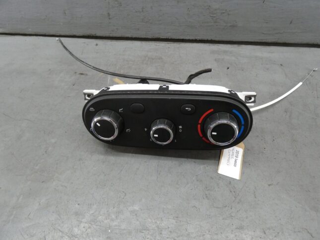 Iveco Daily Heater Controls Control Unit 2.3 35S12V 2019 - DENSO ...