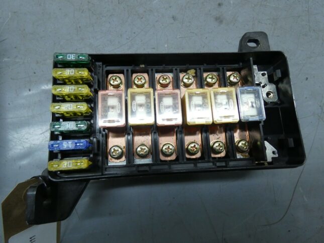 Land Rover Defender Fuse Box 110 TD5 2001 - YQE000180 - Chrispin's Used ...