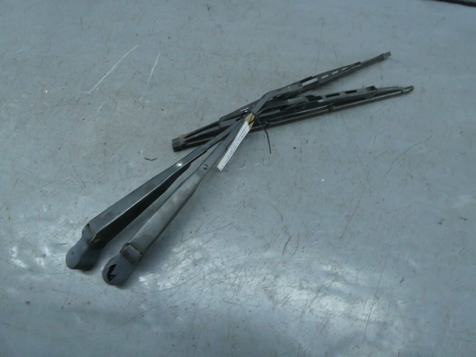 Land Rover Defender Front Wiper Arms 110 TD5 2001 - Chrispin's Used Car ...