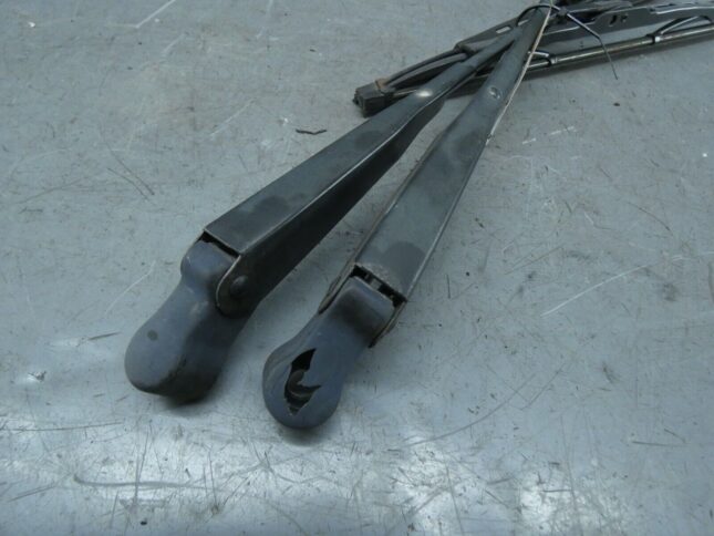 Land Rover Defender Front Wiper Arms 110 TD5 2001 - Chrispin's Used Car ...