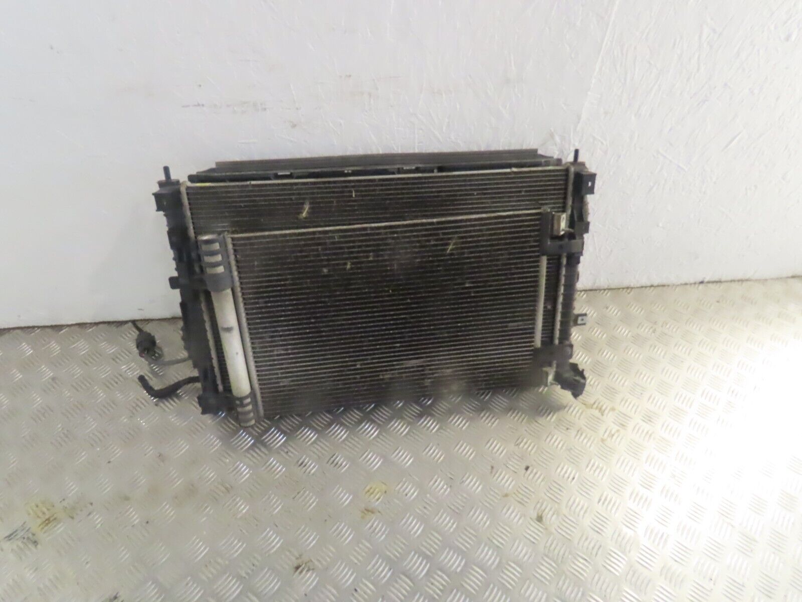 Vauxhall Vivaro Radiator Air Con Radiator & Cooling Fan Pack 2.0HDI ...