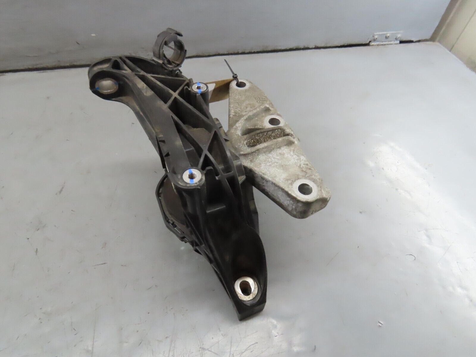 Peugeot Partner Engine Mount 1.5HDI 2020 - Chrispin's Used Car Spares