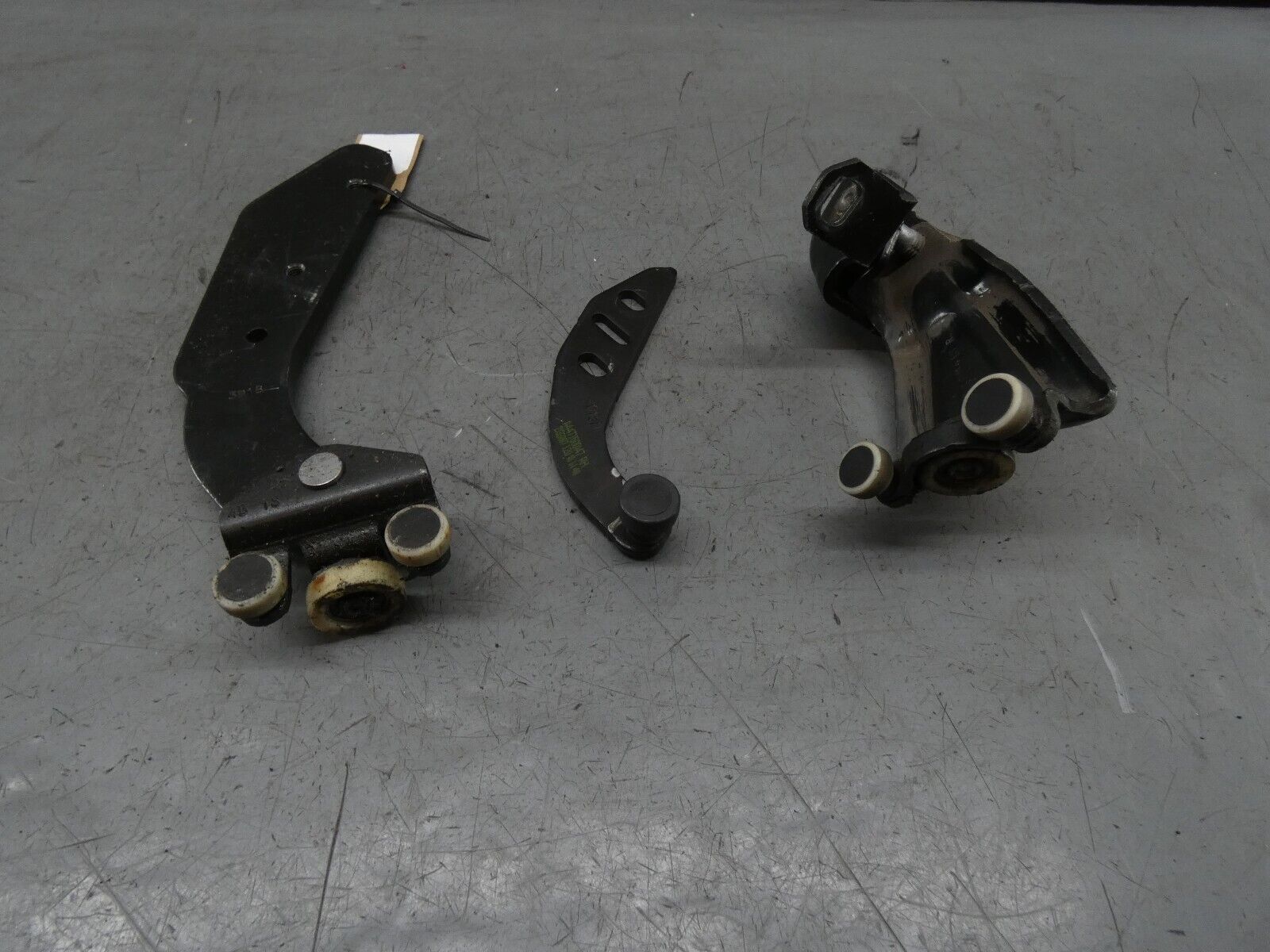 Mercedes Benz Vito Drivers Offside Side Sliding Door Runners 2.1 2019 ...