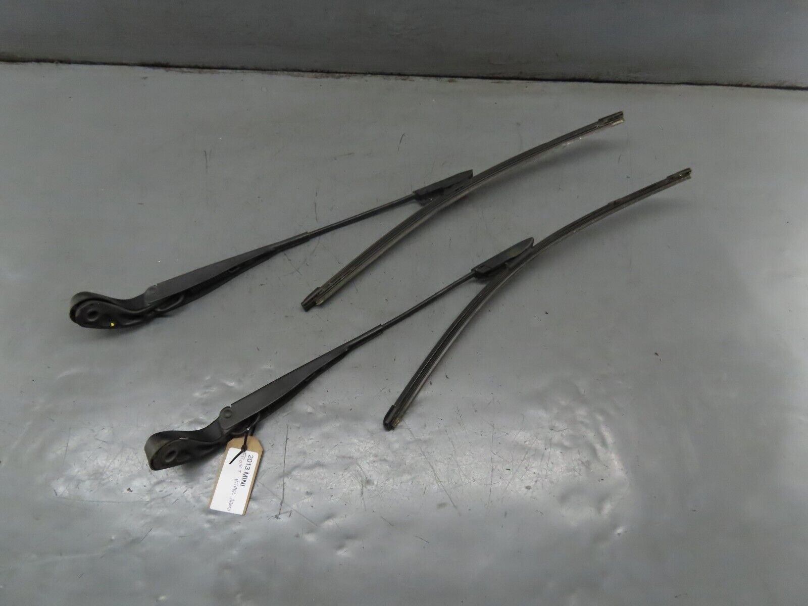 Mini One Front Wiper Arms 1.6D 2013 - Chrispin's Used Car Spares