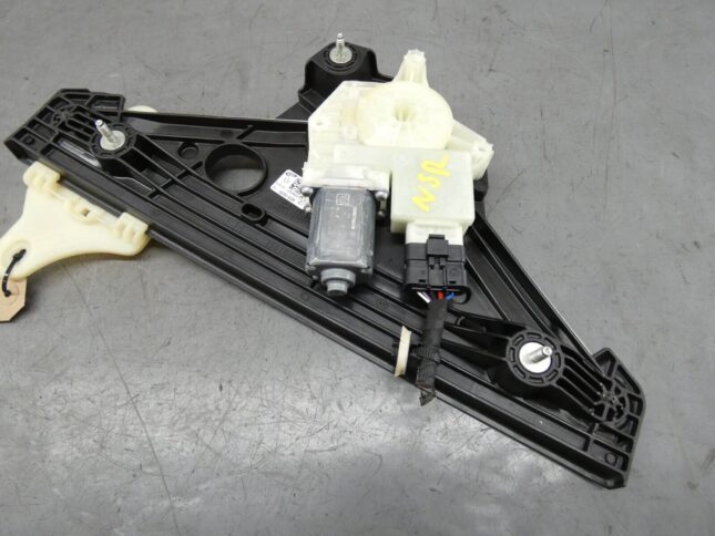 Renault Clio Passenger Nearside Rear Window Motor 5dr 2021 - 827217837R ...