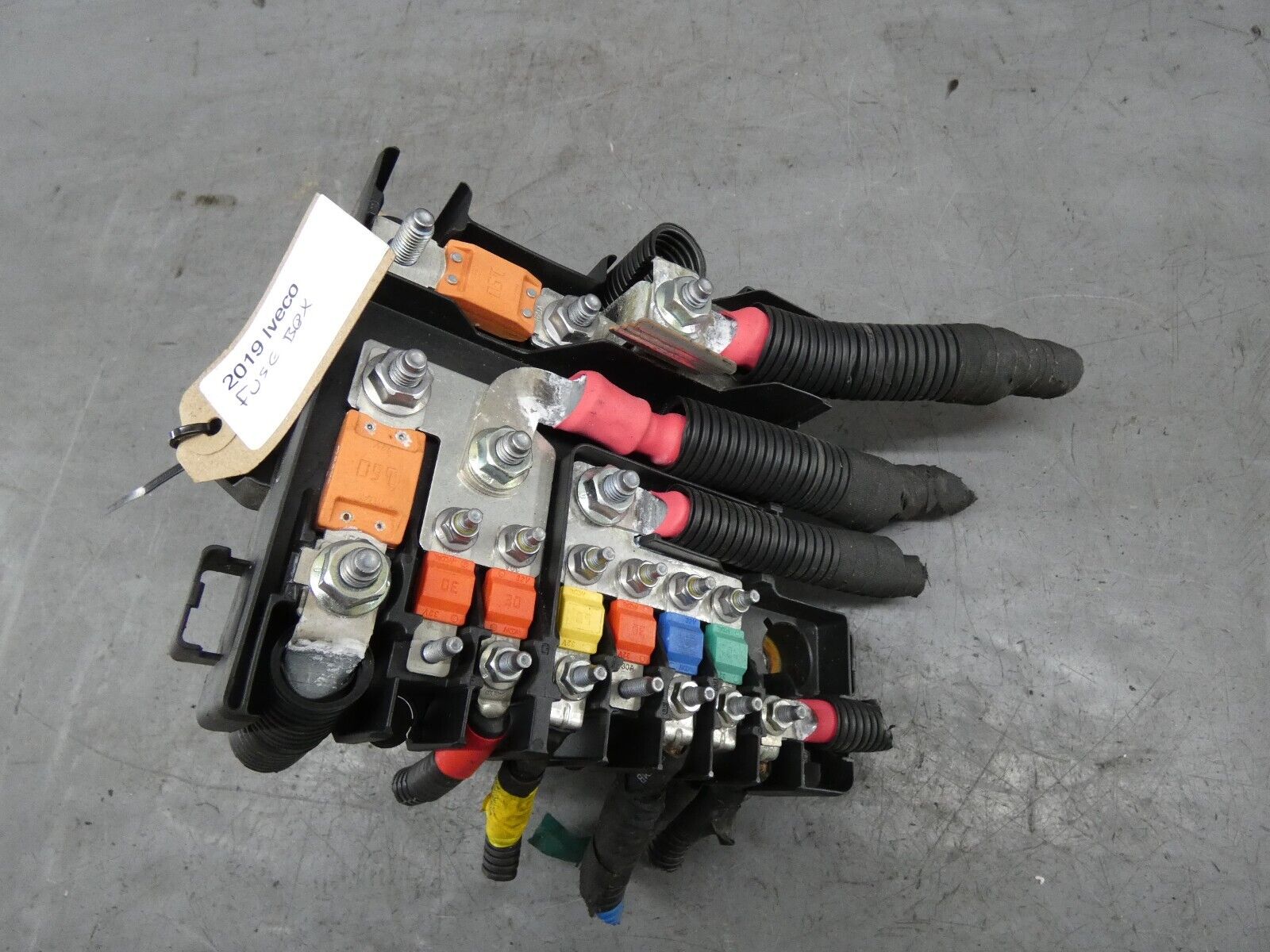 Iveco Daily Fuse Box 2.3 35S12V 2019 - Chrispin's Used Car Spares