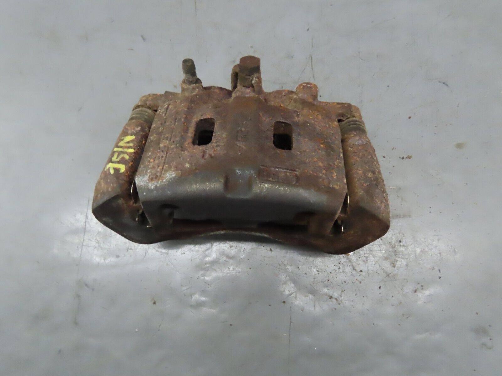 Isuzu D-Max Passenger Nearside Front Brake Caliper & Carrier 1.9DCB ...