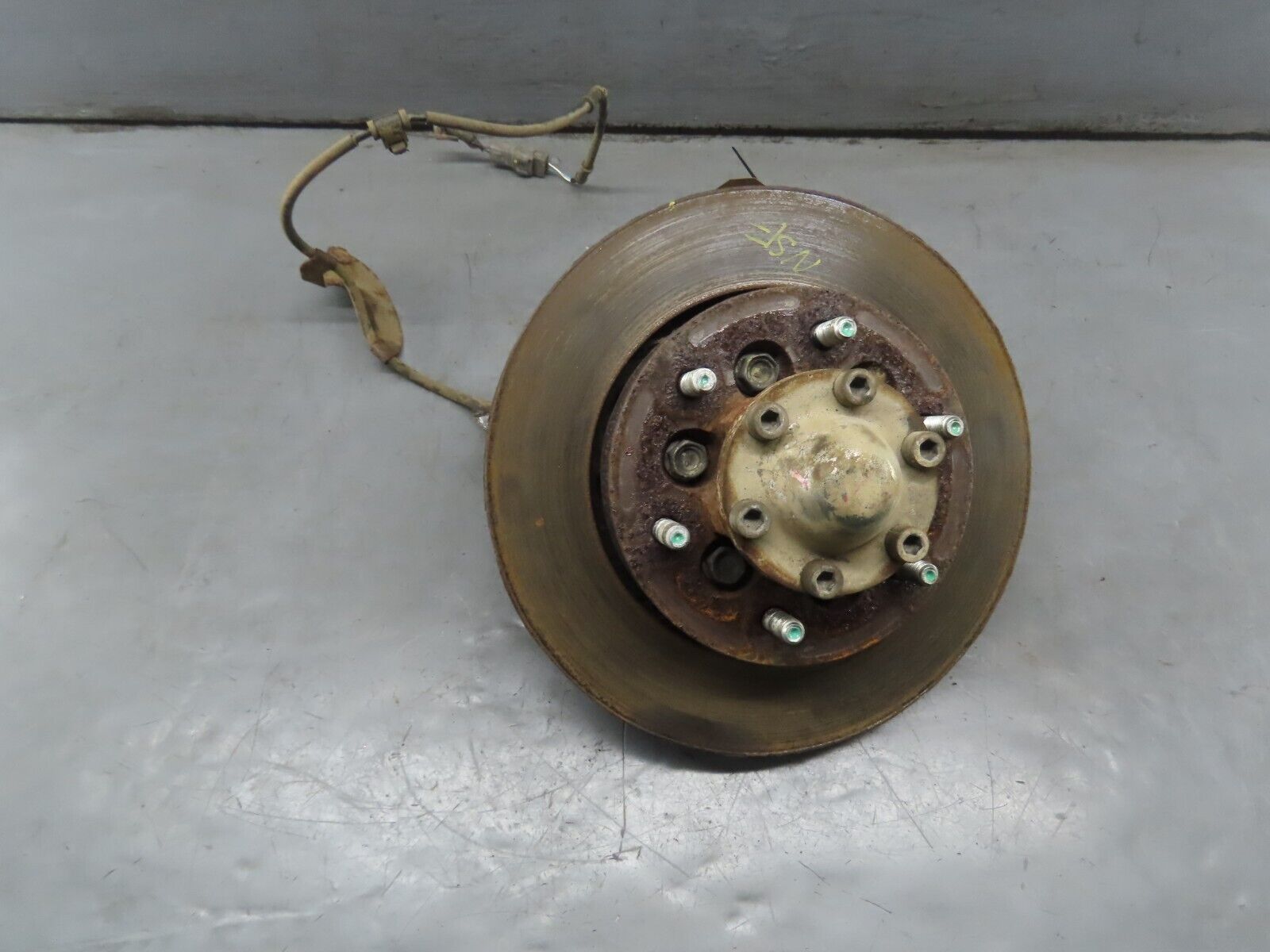 Isuzu D-Max Passenger Nearside Front Wheel Hub 1.9DCB 2021 - Chrispin's Used Car Spares