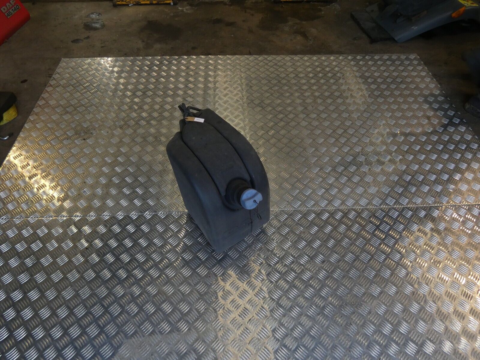 DAF LF45 140 Adblue Tank 2013 - Chrispin's Used Car Spares