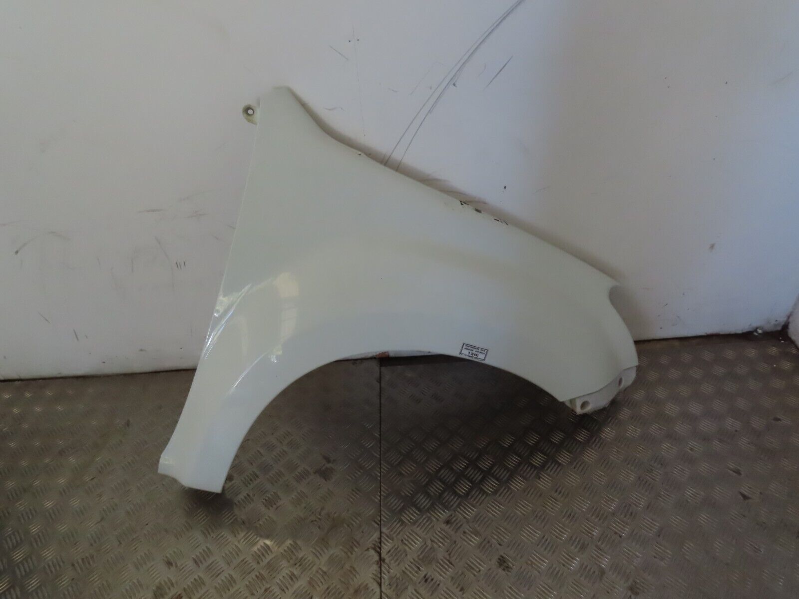 Isuzu D-Max Drivers Offside Front Wing 1.9DCB 2021 (WHITE) - Chrispin's ...