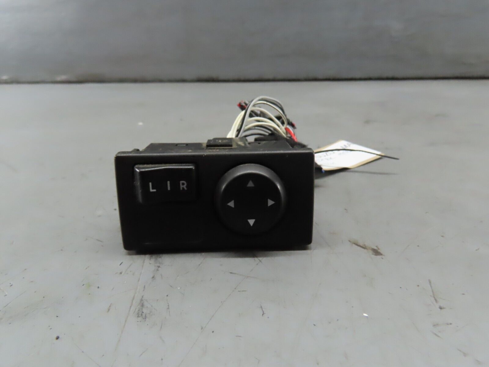 Isuzu D-Max Electric Wing Mirror Switch 1.9DCB 2021 - Chrispin's Used ...
