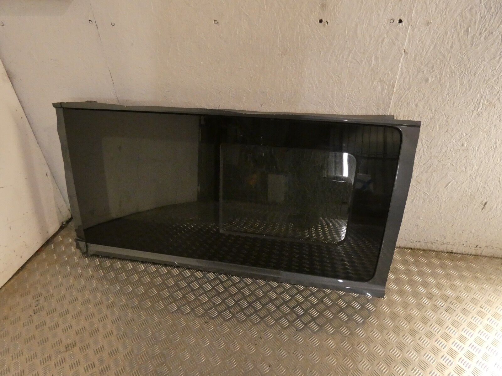 MAN TGE Drivers Offside Side Crew Cab Window 2.0TDI 2019 - Chrispin's ...