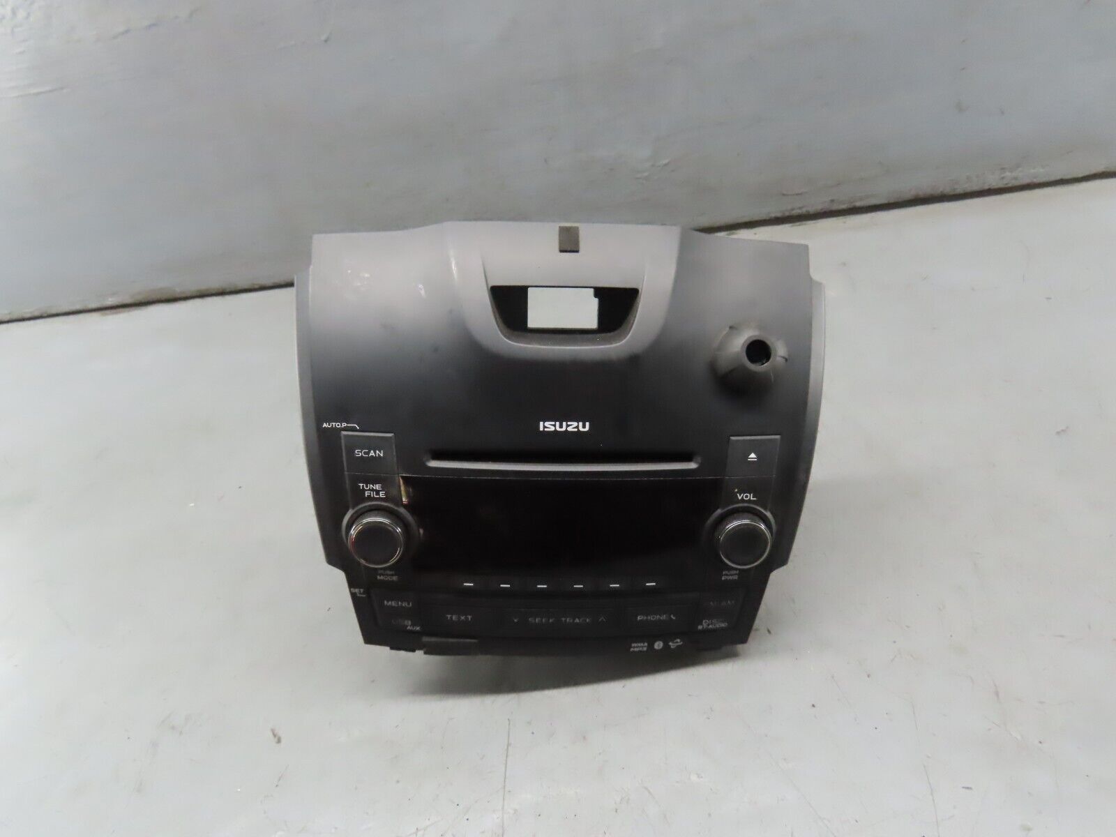 Isuzu D-Max Radio Stereo Multi Media Unit 1.9DCB 2021 - 8982436022 ...