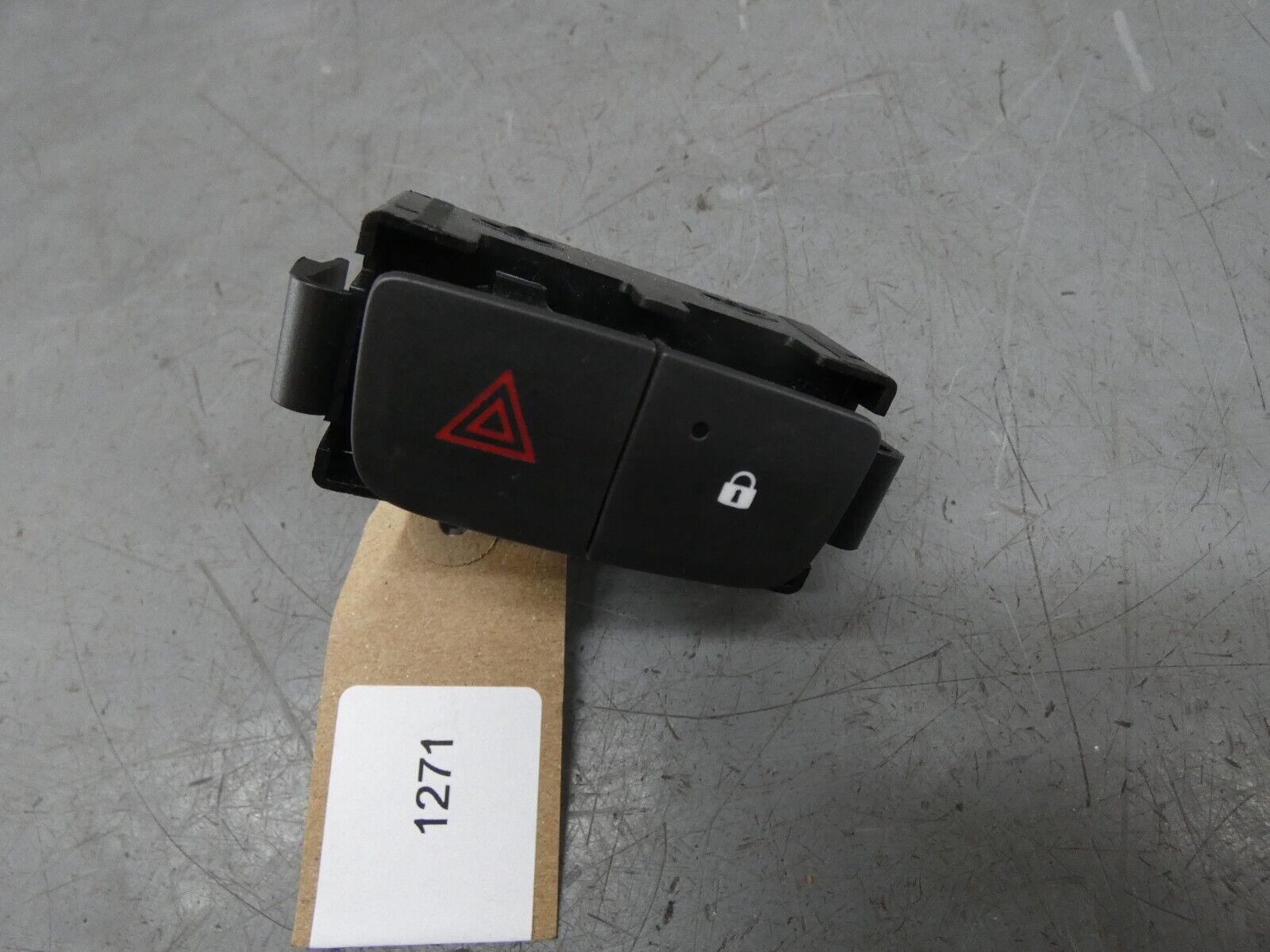 Renault Trafic Hazard Warning Light Switch 2.0DCI 2021 - Chrispin's ...