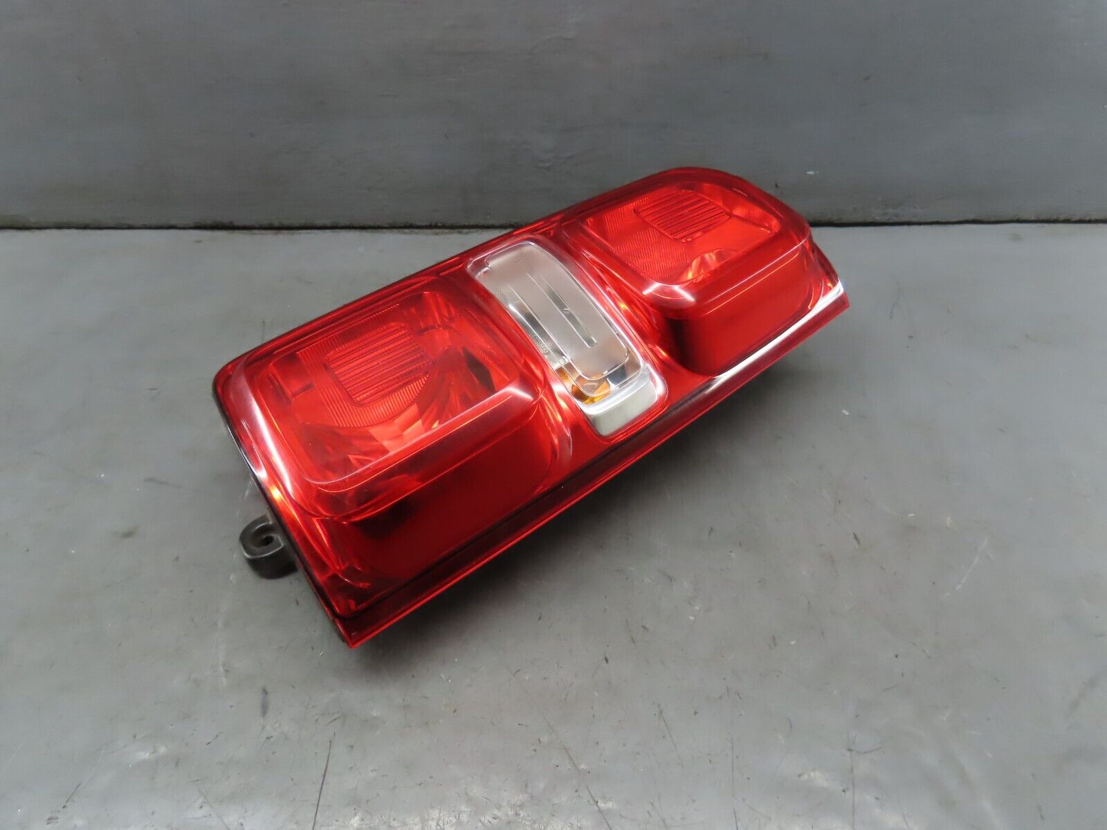 Peugeot Expert Drivers Offside Rear Tail Light 1.6HDI 2020 - 9808243080 ...