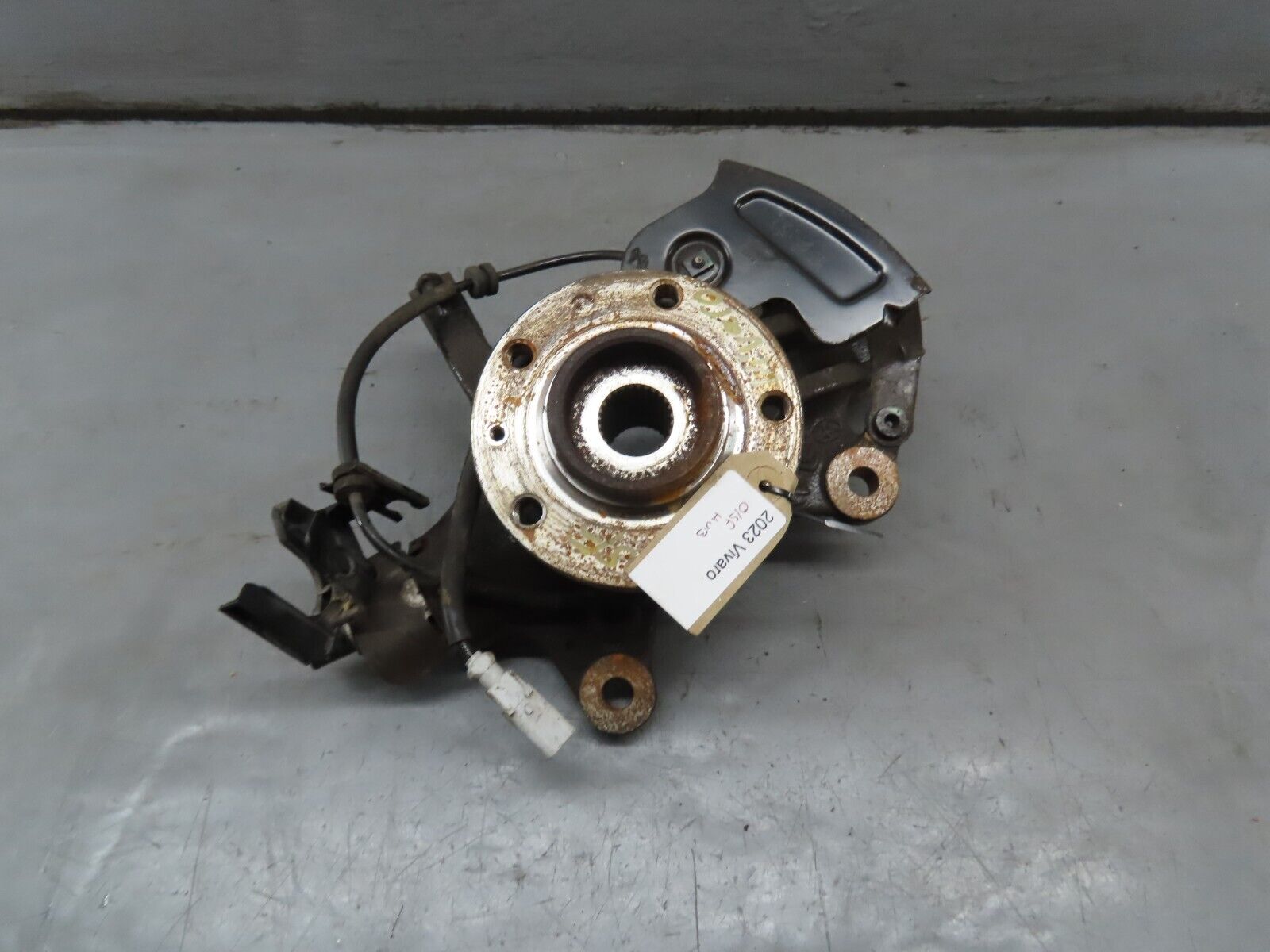 Vauxhall Vivaro Drivers Offside Front Wheel Hub 2.0HDI 2023 ...