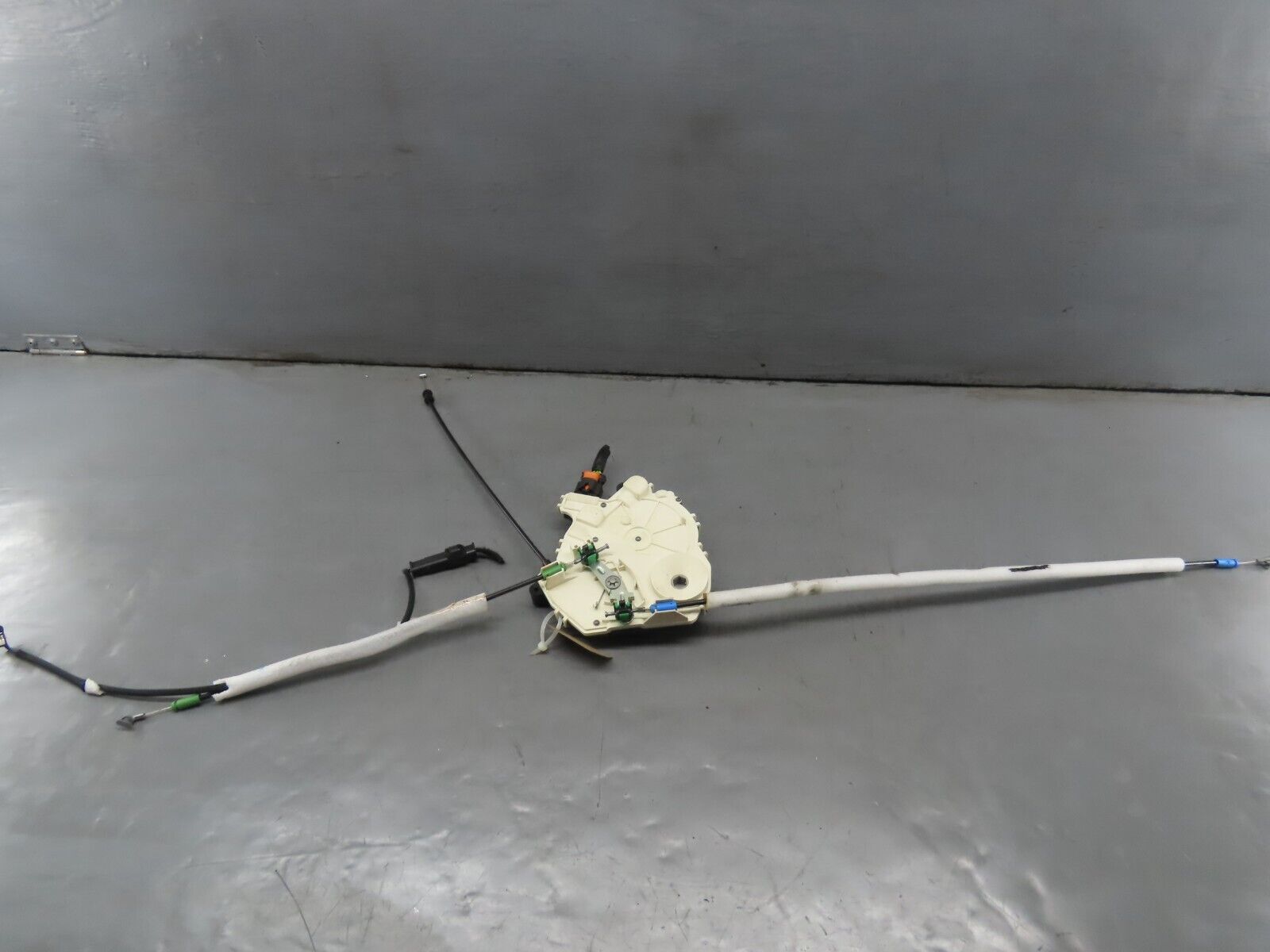 Vauxhall Vivaro Rear Door Lock Latch Motor 1.5CDTI 2021 - 9808582780 ...