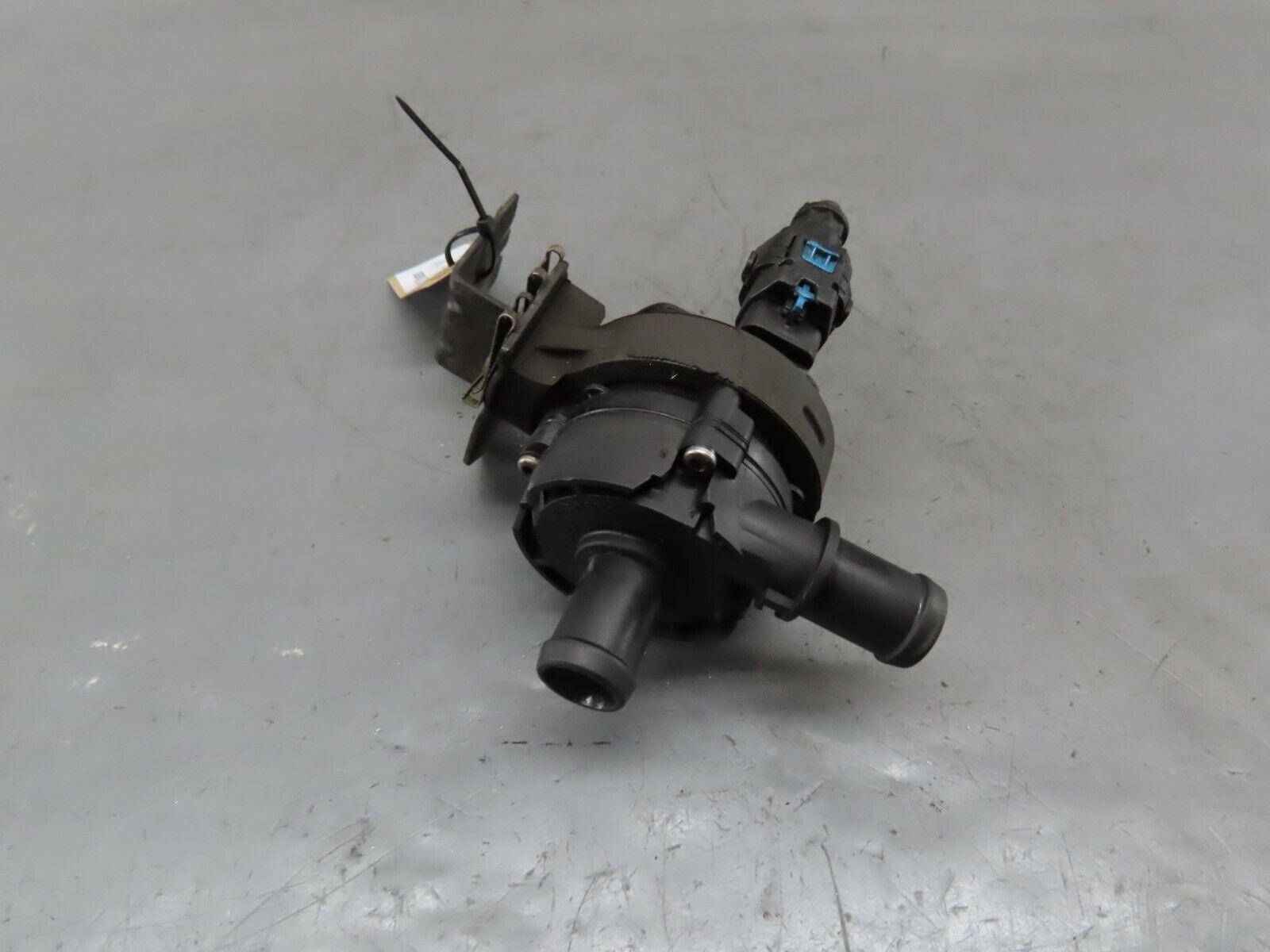 Renault Master Water Pump 2.3DCI 2021 (A) - Chrispin's Used Car Spares