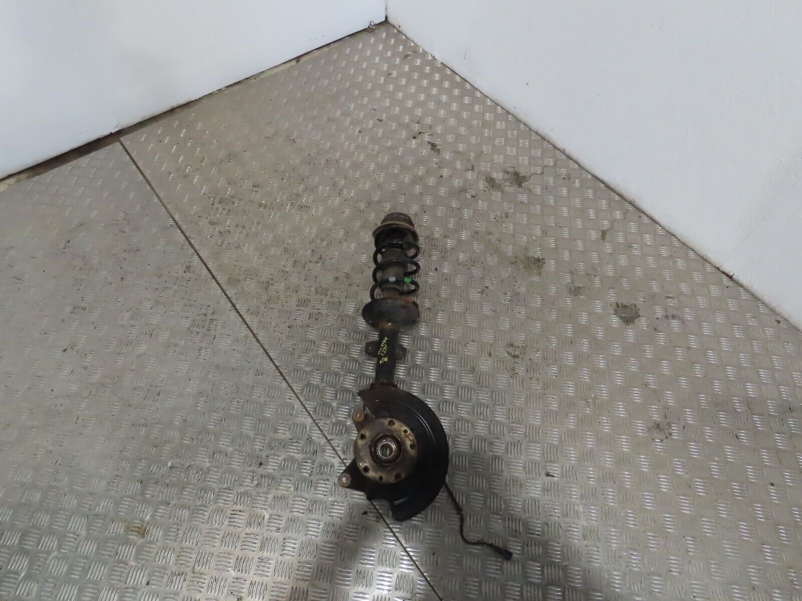 Dacia Duster Passenger Nearside Front Shock & Hub Suspension 1.5DCI ...