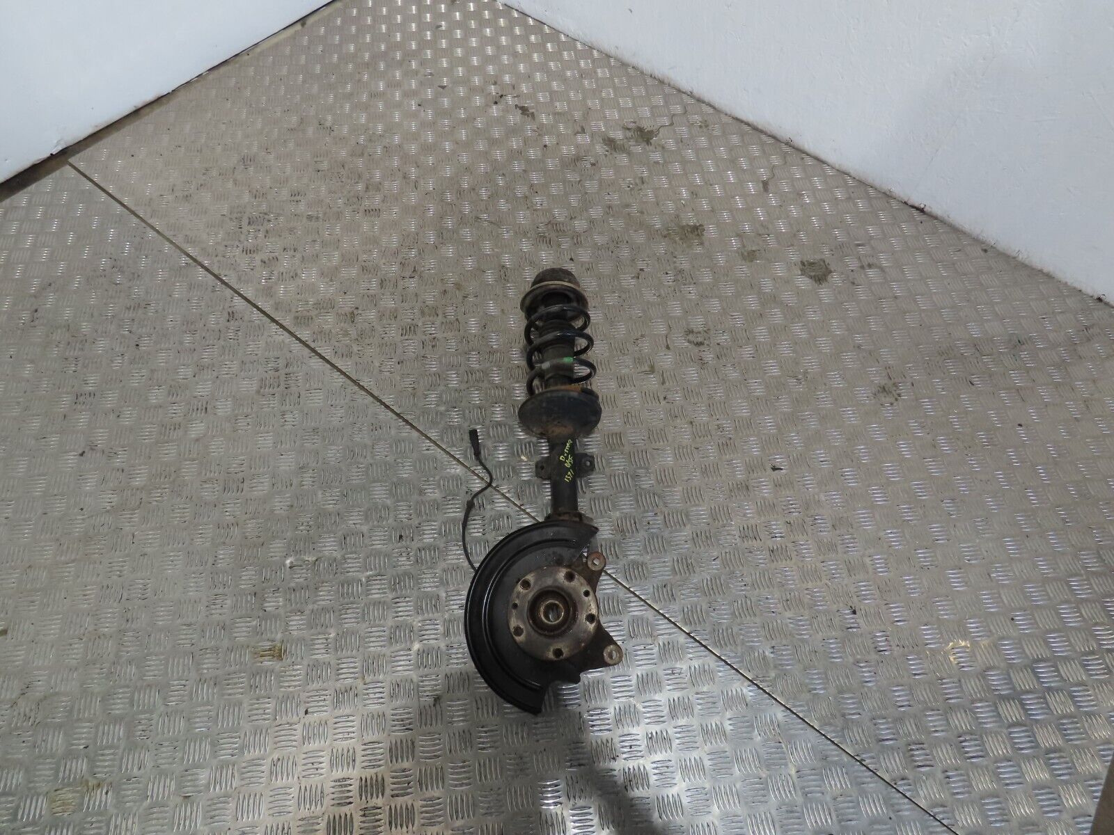 Dacia Duster Drivers Offside Front Shock & Hub Suspension 1.5DCI 2018 ...